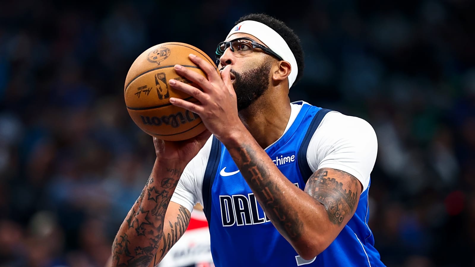 NBA Scouts, Coaches Feel Dallas Mavericks’ Anthony Davis Isn’t Looking ...