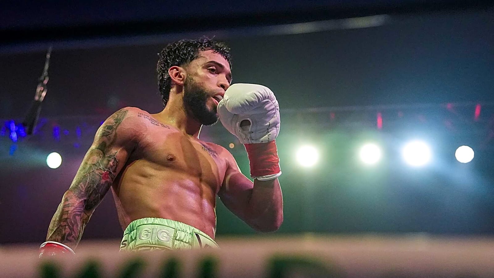 Oscar Collazo vs Joey Canoy: Preview, Betting Odds & Fight Card ...