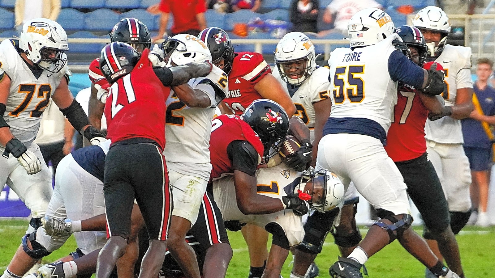Massive Brawl Breaks Out During College Football Bowl Game Tuesday ...