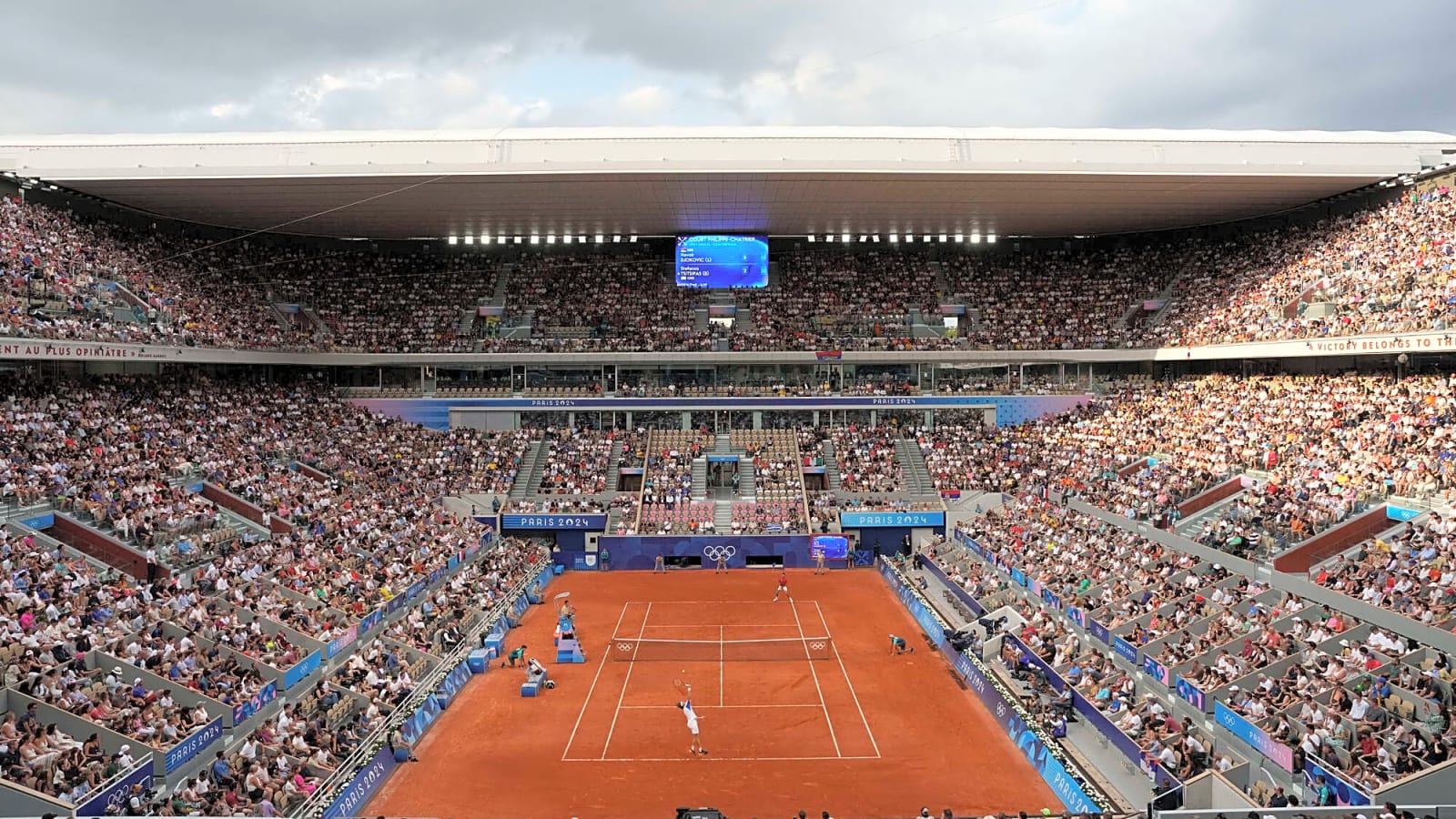 First rain delay of 2025 French Open as players forced off court ...