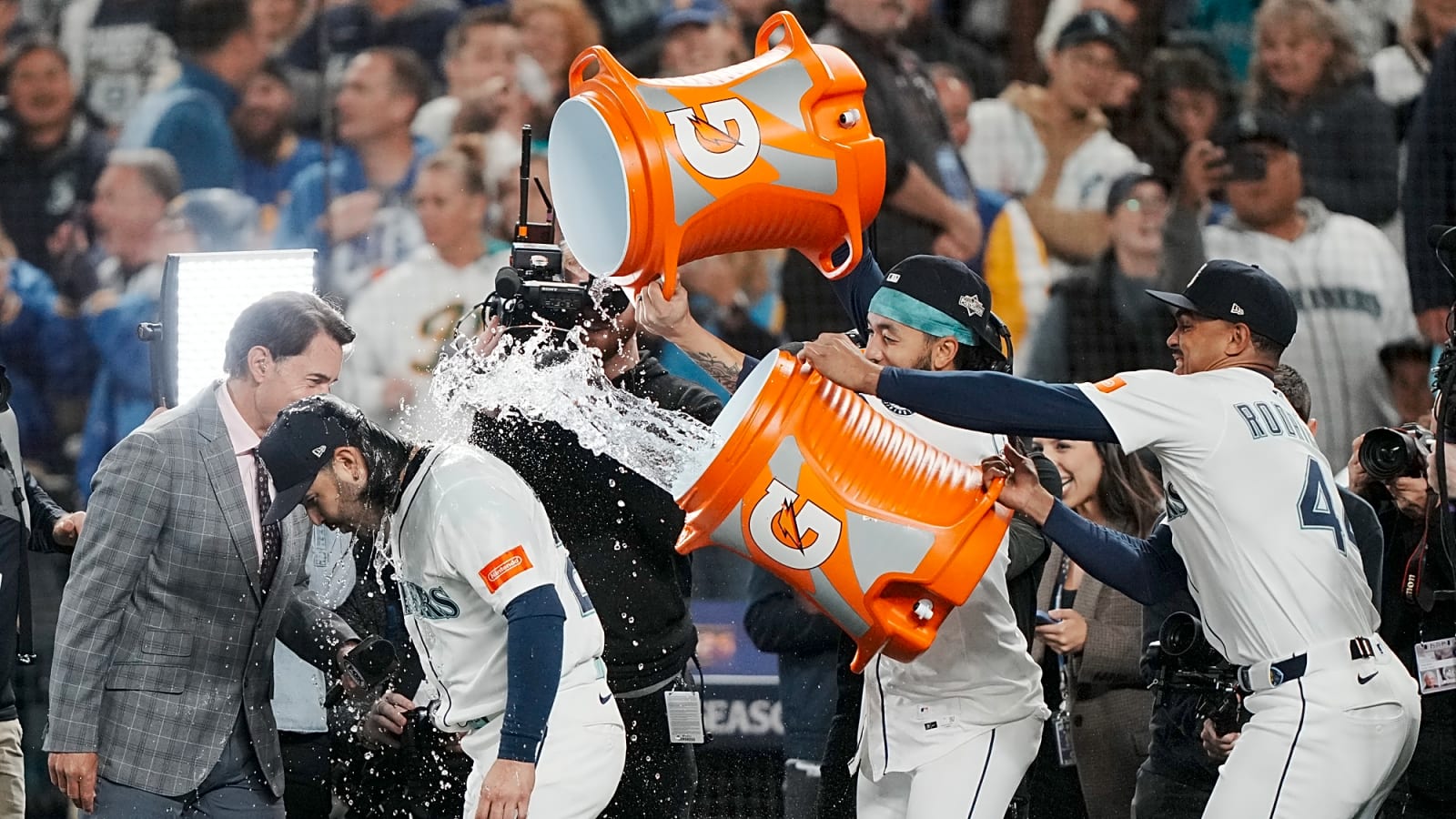 Seattle Mariners Storm Back To Take 3-2 Lead Over Toronto Blue Jays ...