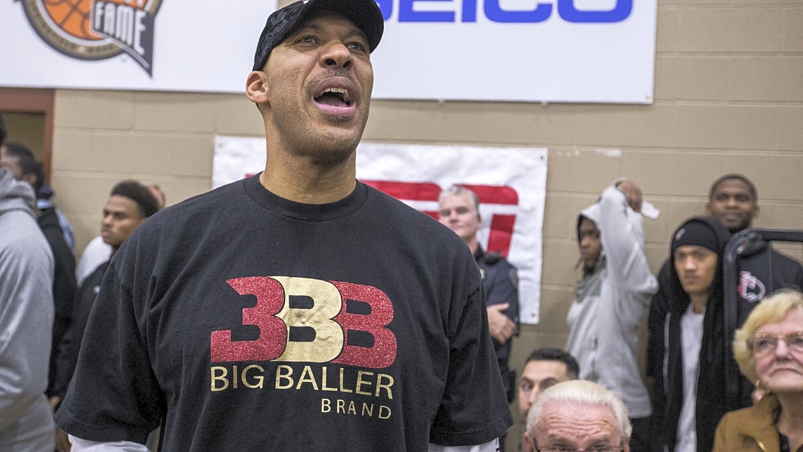 LaVar Ball posts video showing off his new prosthetic leg | Yardbarker