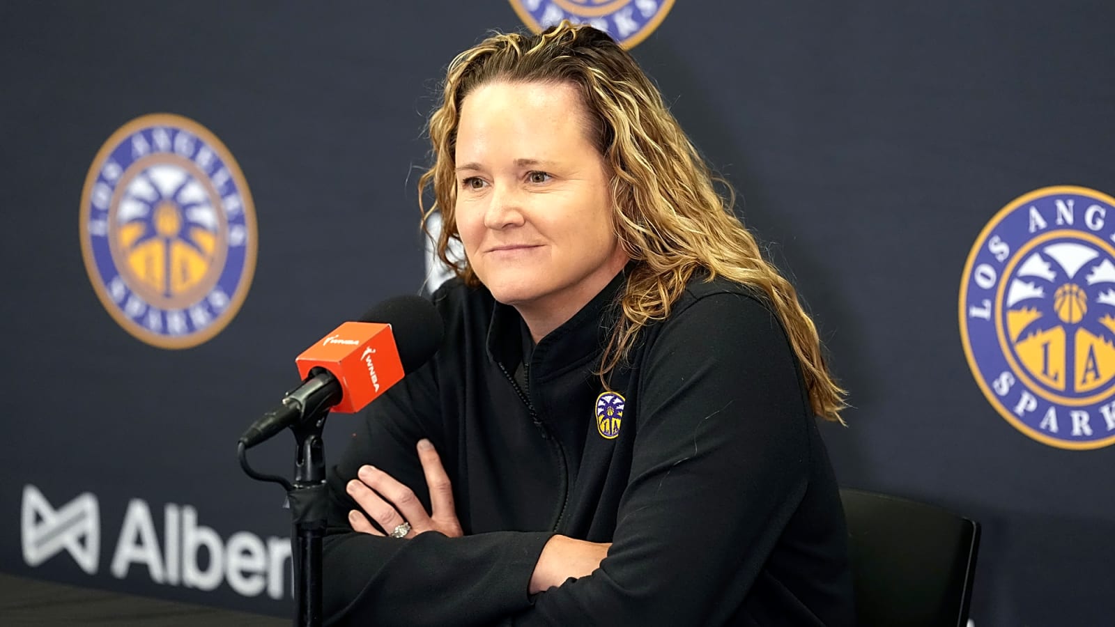 WNBA coach Lynne Roberts blasts 'dangerous' new trend from fans ...