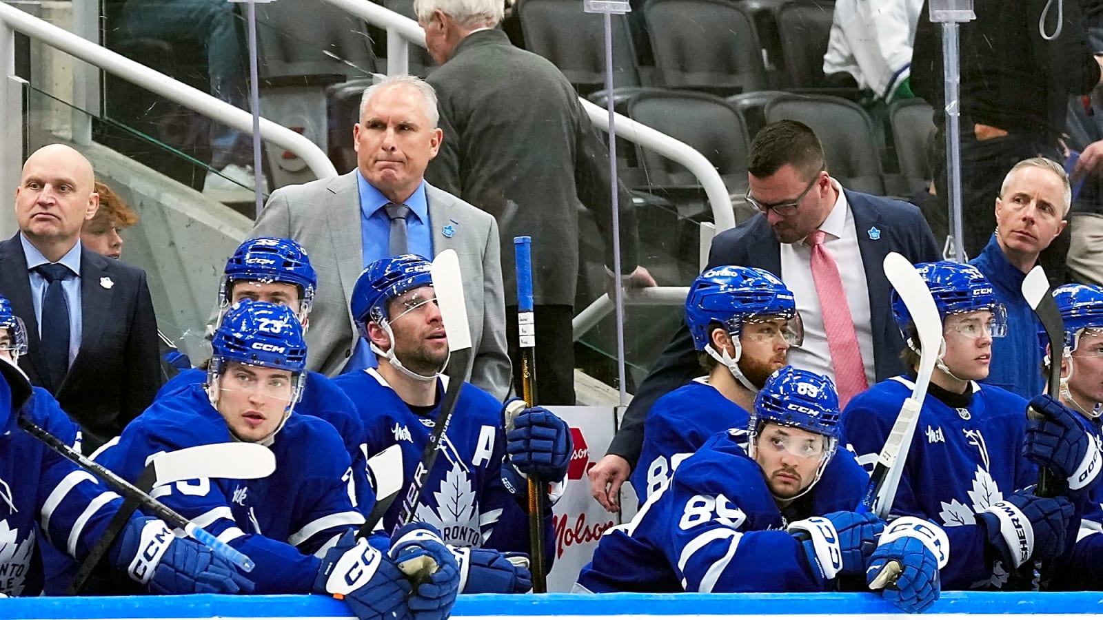 Maple Leafs coach Craig Berube shows off giant cut on his head | Yardbarker