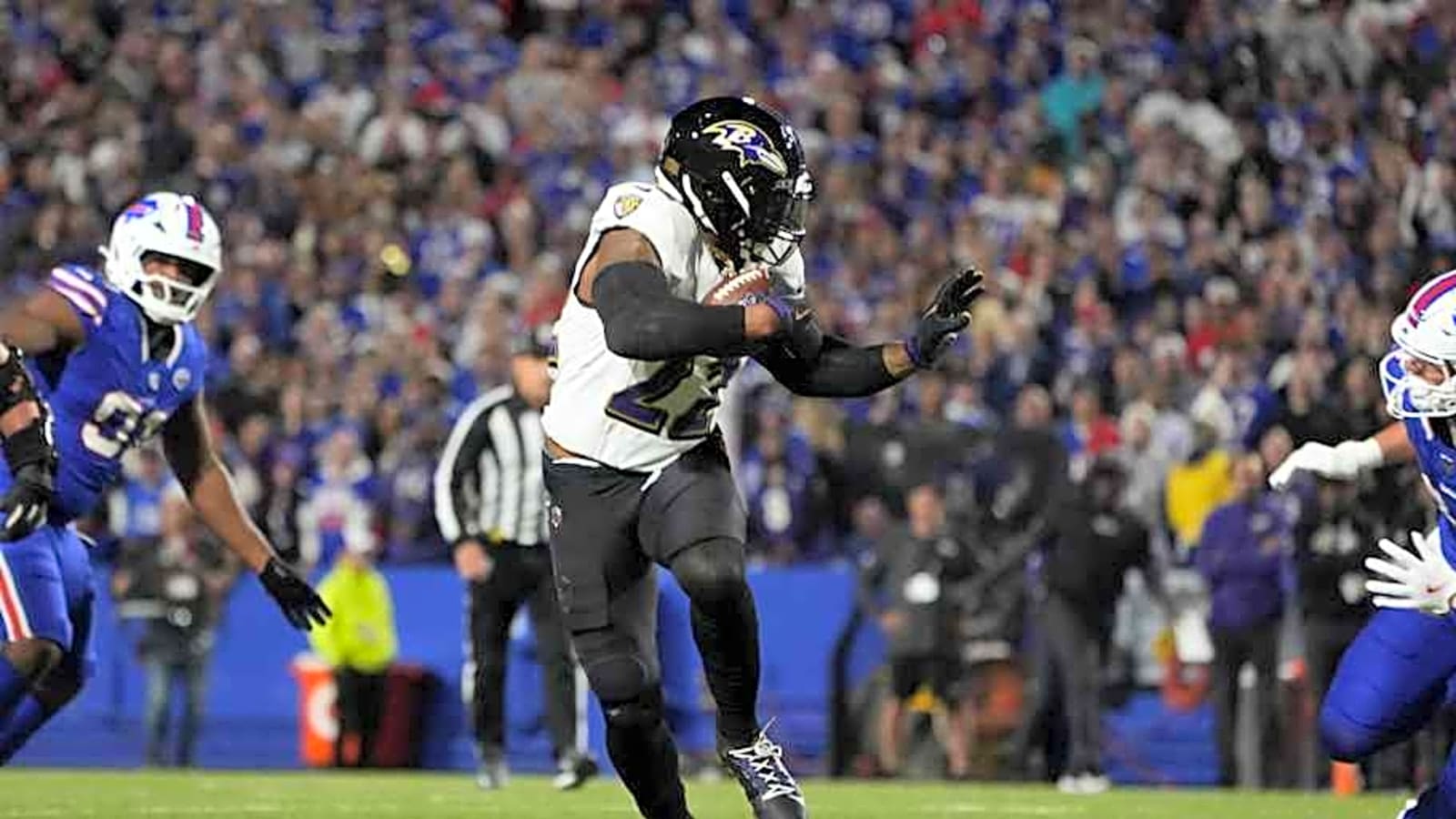 Ravens' Derrick Henry runs over Bills for entire first half on Sunday ...
