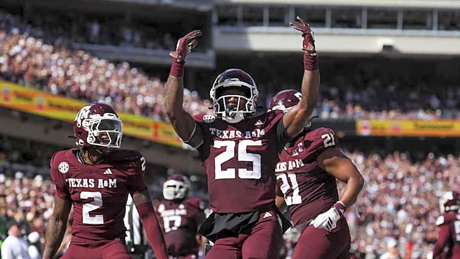 Texas A&M Trooper Involved In Dust Up With South Carolina Player ...