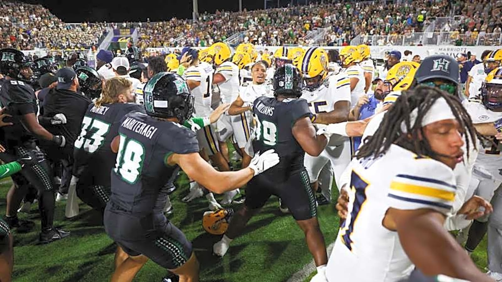 College football bowl game ends in massive brawl on Christmas Eve ...
