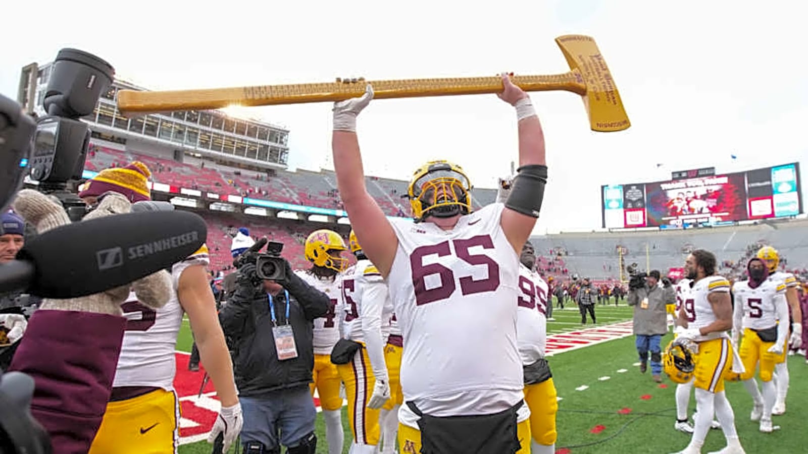 Greg Johnson is a leader in Gophers' new-look offensive line room ...