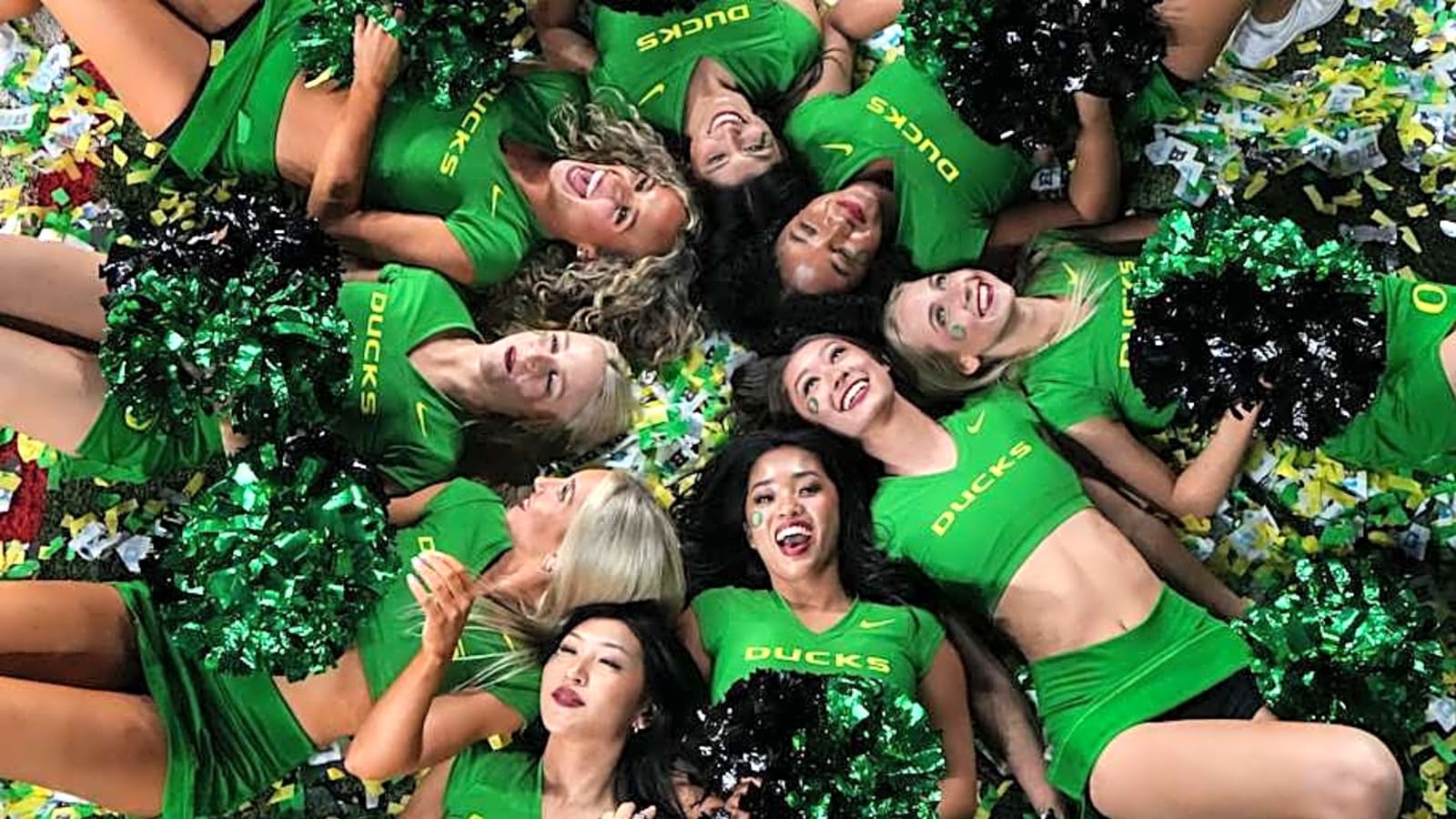 Oregon Ducks Fans Color To Wear vs. Northwestern For First Road Test ...