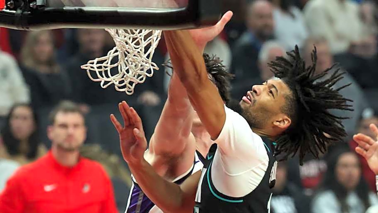 Shaedon Sharpe's Leap Forcing Uncomfortable Jrue Holiday Conversation ...