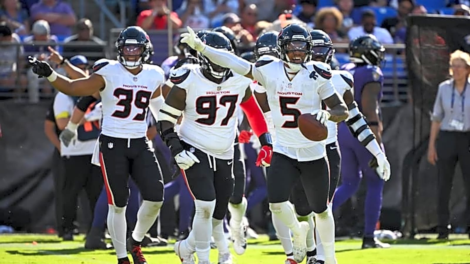 Texans Defense Maintains Record-Threatening Pace in 44-10 Win Over ...
