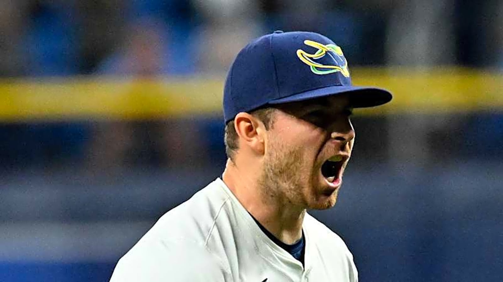 Hunter Bigge: 'Need To Do Million Nice Things' For Wife Casey After ...