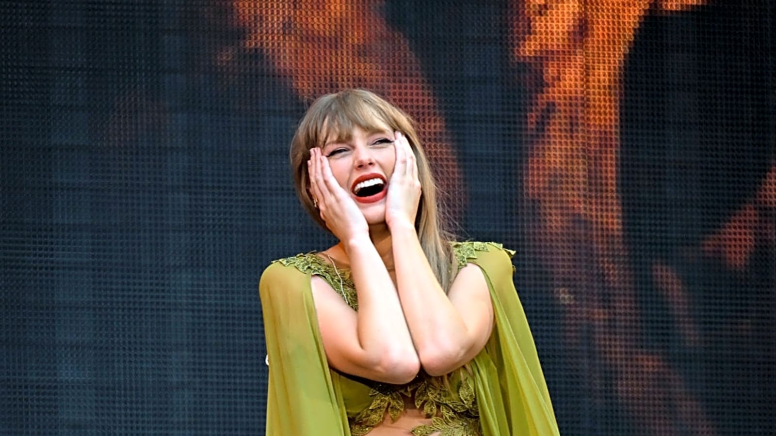 Taylor Swift left Eras Tour worker stunned by generous cash bonus ...