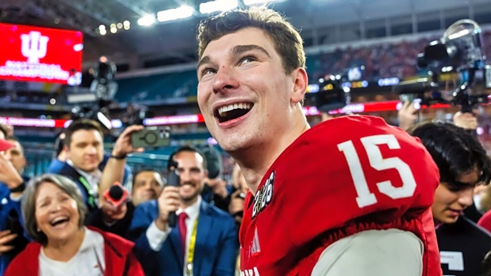 Indiana Hoosiers Reportedly Replacing Fernando Mendoza with a $2 ...