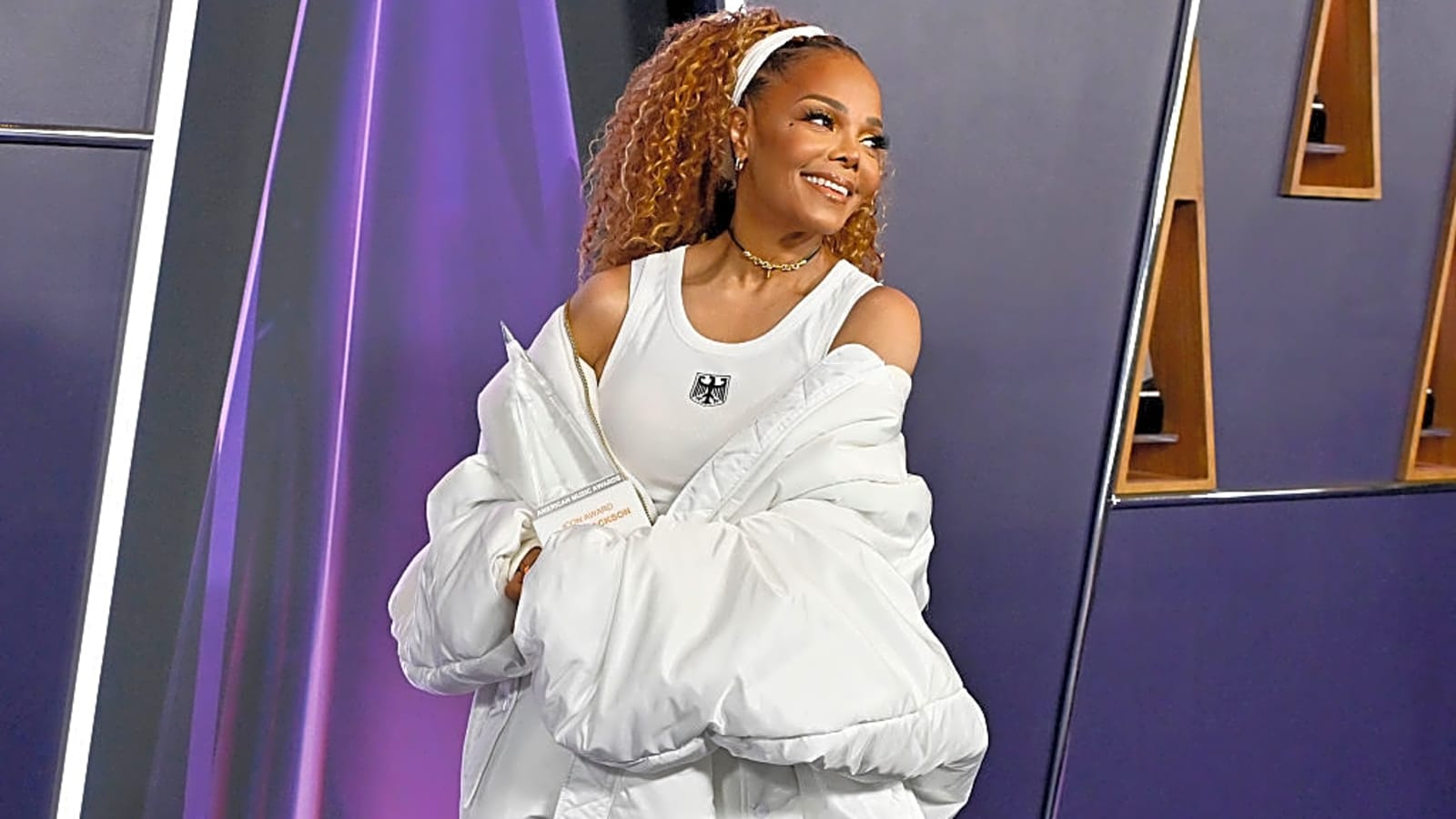 Janet Jackson Surprises Fans at The Jacksons' Concert in Touching ...