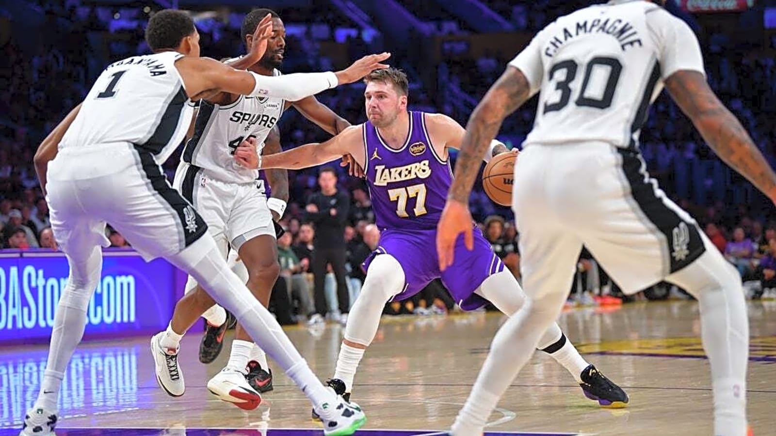 Luka Doncic (35) helps Lakers overtake Spurs in 4th quarter | Yardbarker