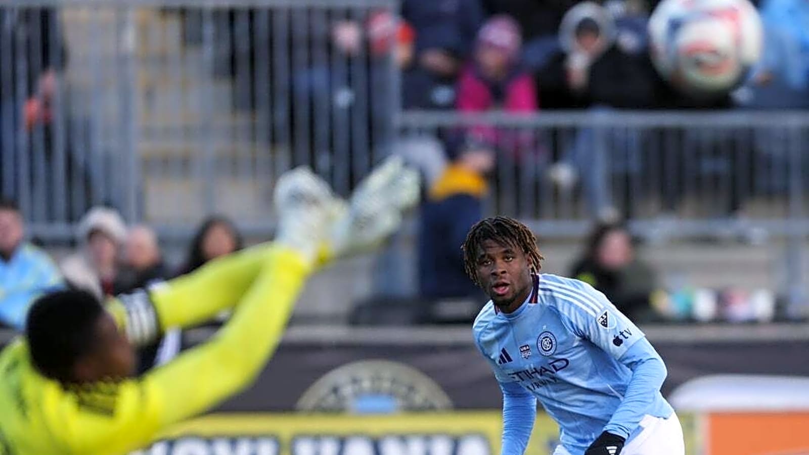 Tayvon Gray's late header lifts NYCFC past 10-man Philadelphia | Yardbarker