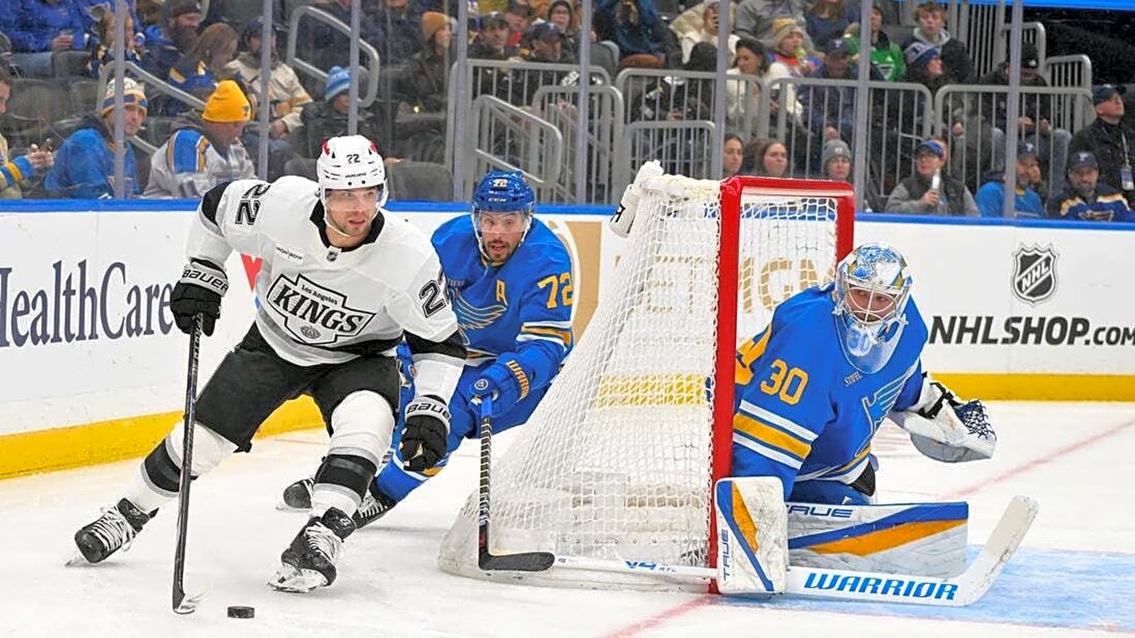 Trevor Moore returns, delivers in shootout as Blues top Kings | Yardbarker