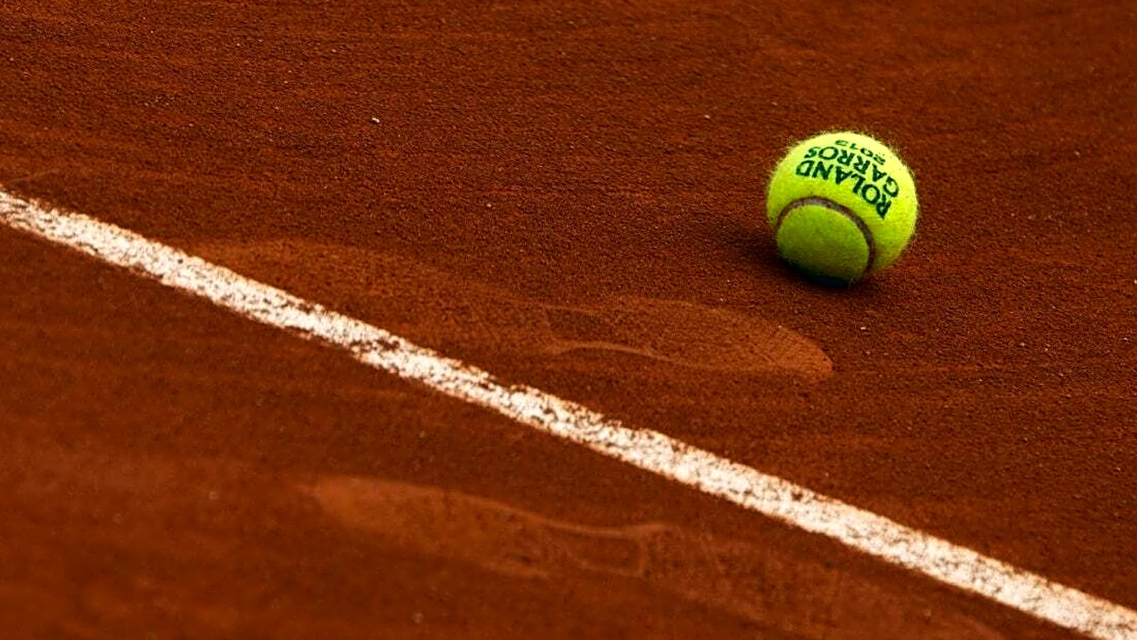 French Open doubles match ends after sign causes injury | Yardbarker