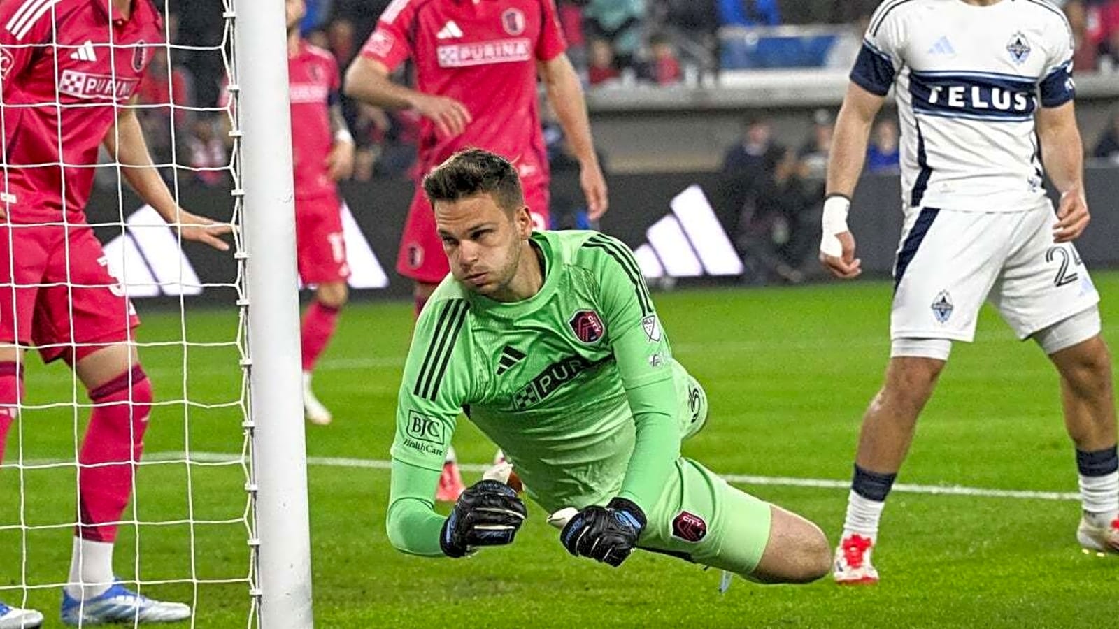 First-place Vancouver Whitecaps settle for 0-0 draw vs. punchless St ...