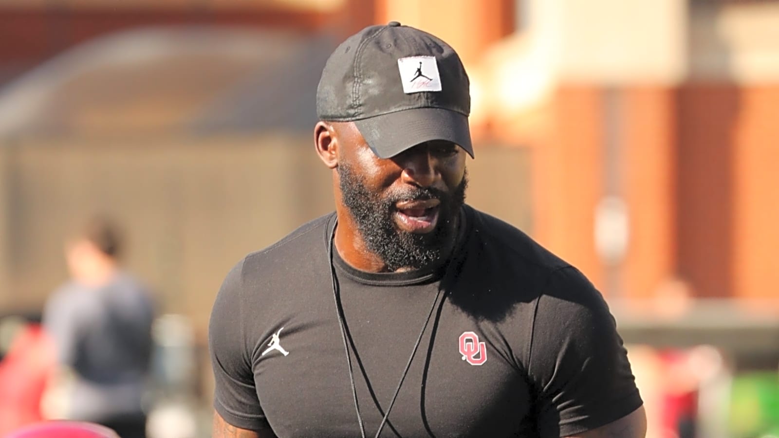 Report: Buffalo Bills targeting key Oklahoma defensive coach Jay Valai ...