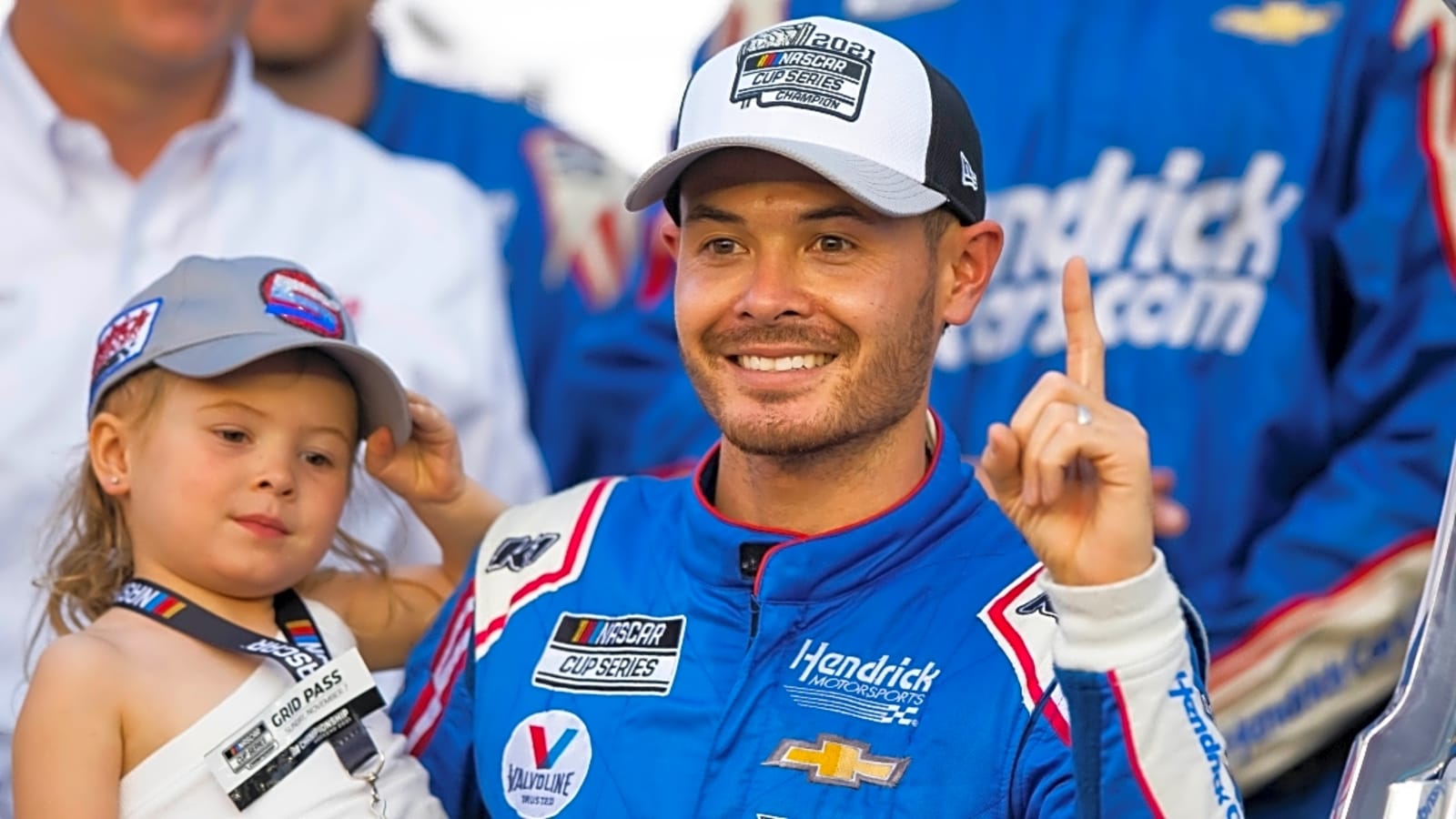 Kyle Larson donates High Limit Racing winnings to Kyle Busch’s ‘Bundle ...