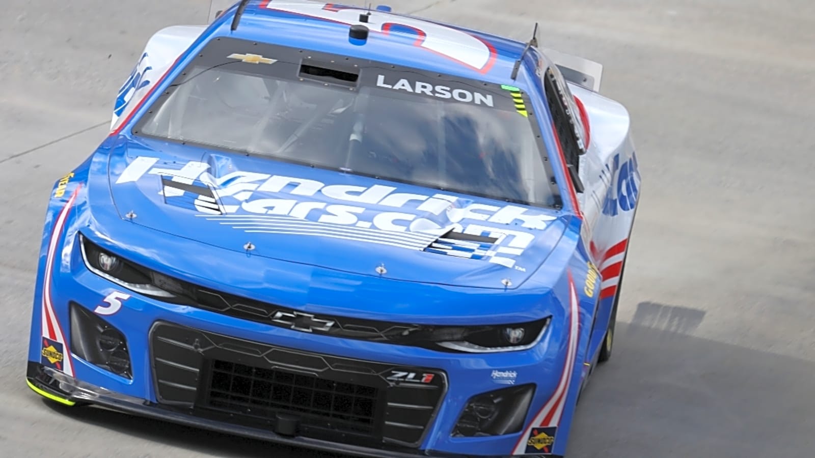 Kyle Larson dominates a surprising Stage 1 at Bristol | Yardbarker