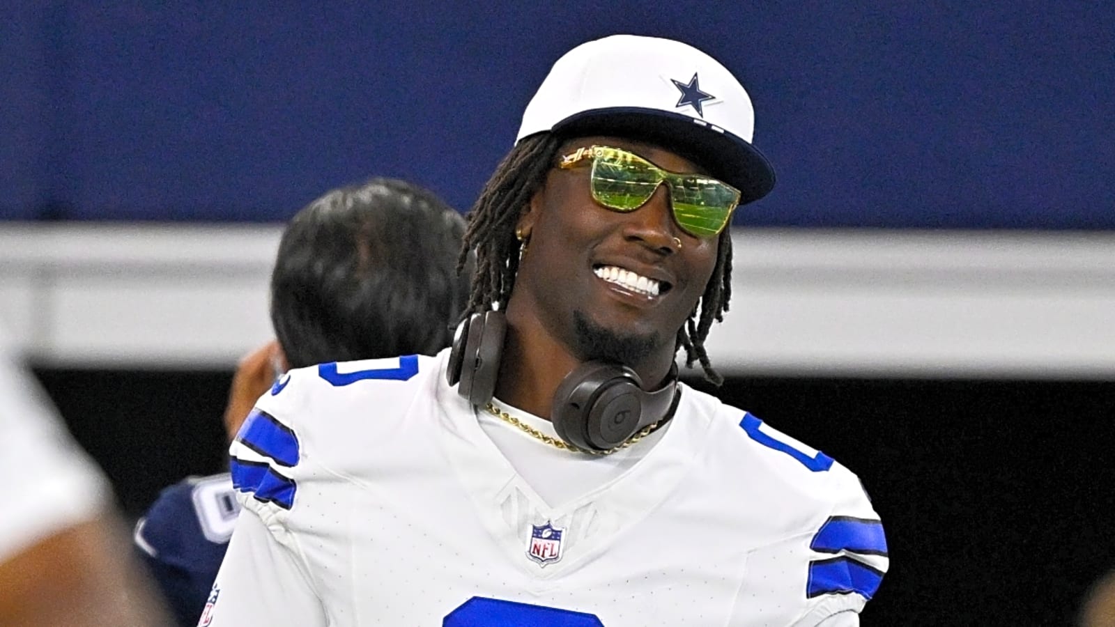 DeMarvion Overshown injury update: Dallas Cowboys LB’s Thursday ...