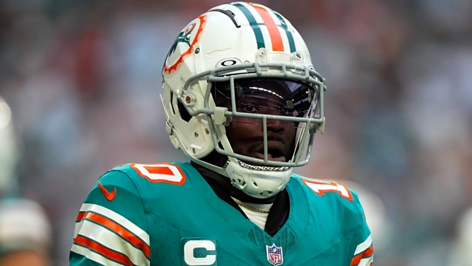 Season Over? Tyreek Hill Dislocates His Knee During Dolphins’ MNF Win ...