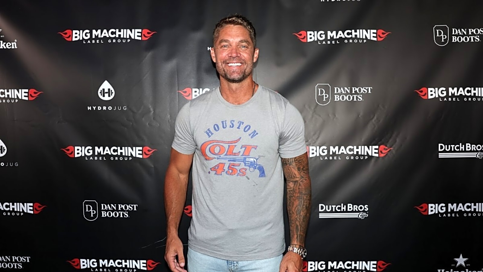 Brett Young’s Go-to Hack for Staying Fit in His 40s | Yardbarker
