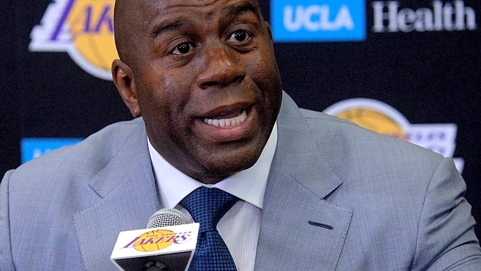 NBA Legend Magic Johnson Points Out De'Aaron Fox's 'Huge Mistake' in ...