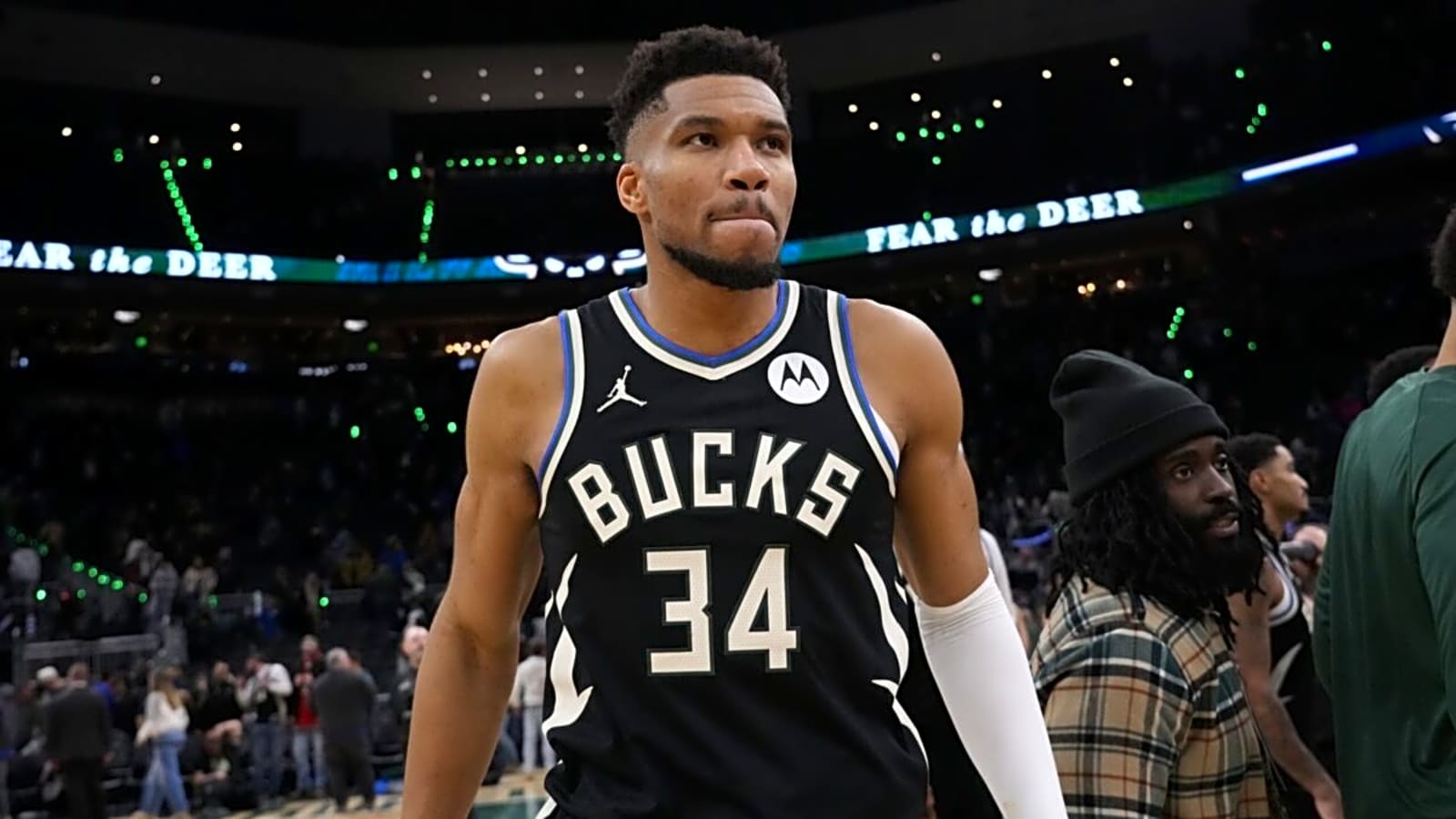 Giannis Antetokounmpo Breaks Silence on Bucks Future With 2-Word ...