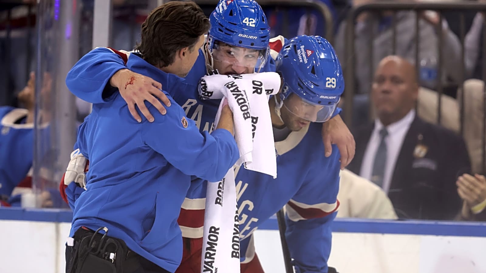 Rangers’ Noah Laba Returns After Taking Nasty Puck To Face | Yardbarker