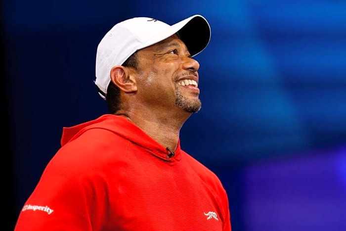 Tiger Woods gives Jason Kelce putting tips during TGL appearance ...