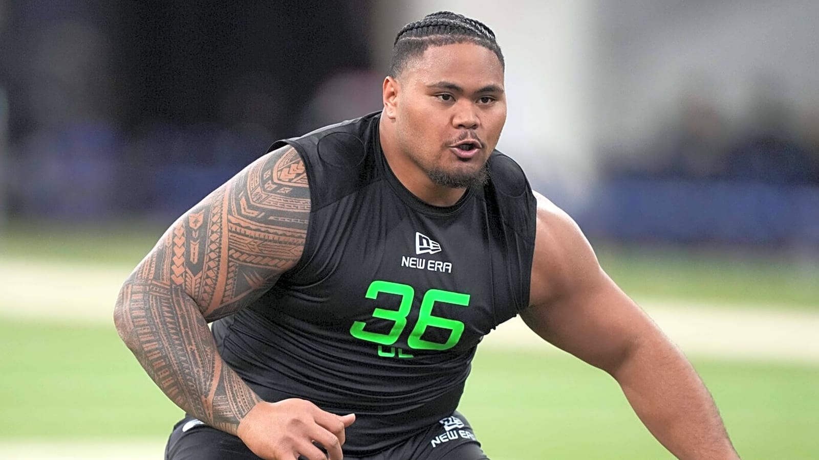 Dolphins OL Jonah Savaiinaea makes history with fully guaranteed rookie ...