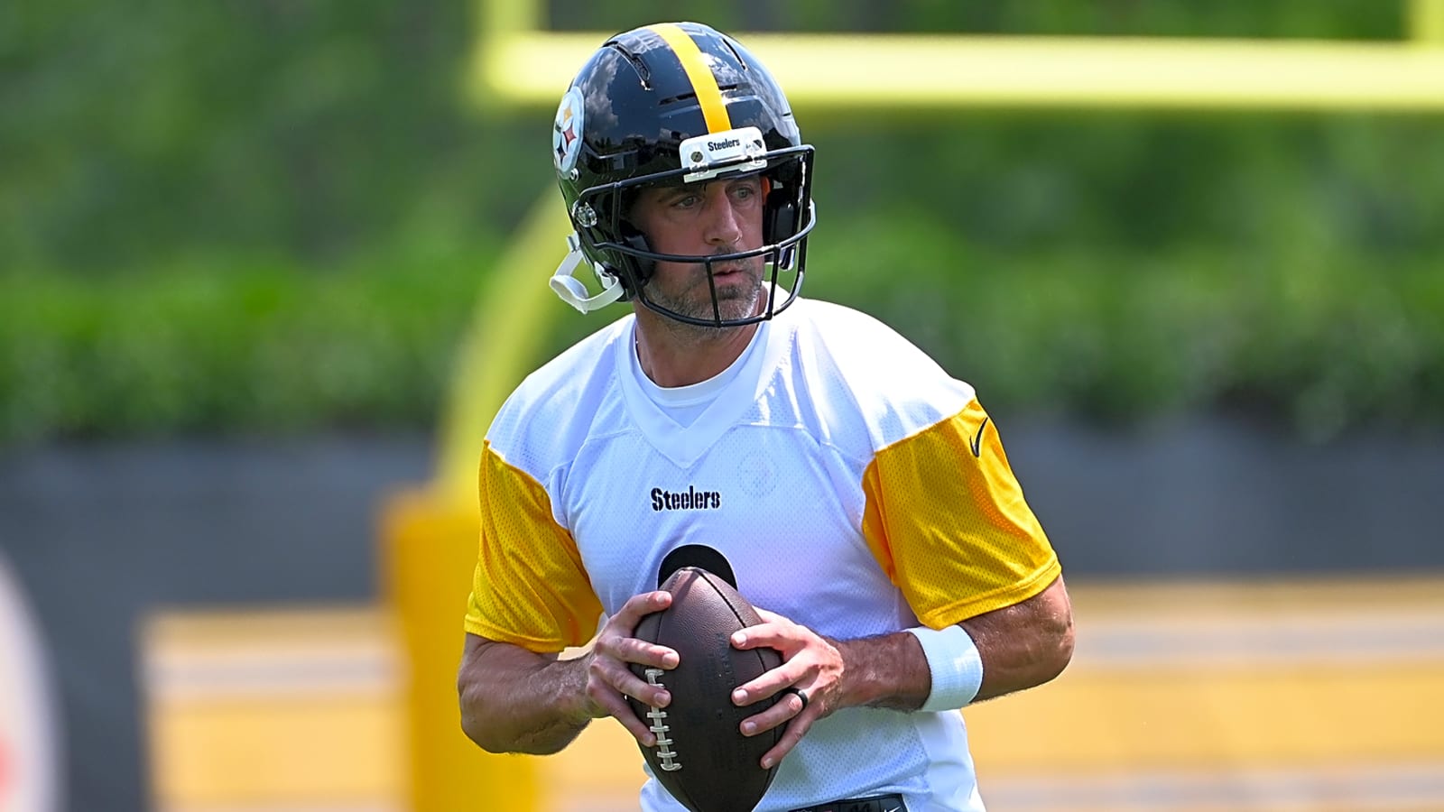 Pittsburgh Steelers News: Aaron Rodgers on Track to Break Brett Favre’s ...