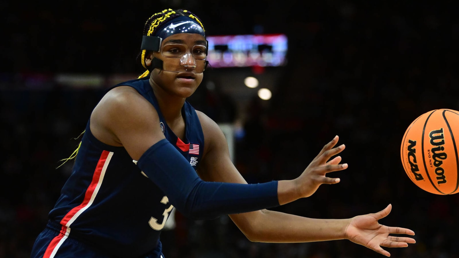 LeBron James, others react to call at end of Iowa-UConn game | Yardbarker