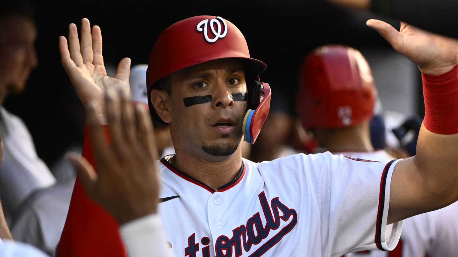 Meneses sends baseball, note to girl after man swipes souvenir | Yardbarker