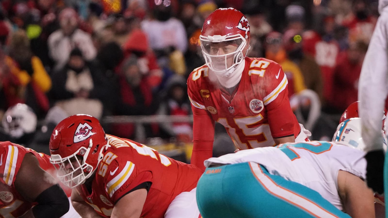 Chiefs QB Patrick Mahomes' helmet malfunction causes confusion in ...
