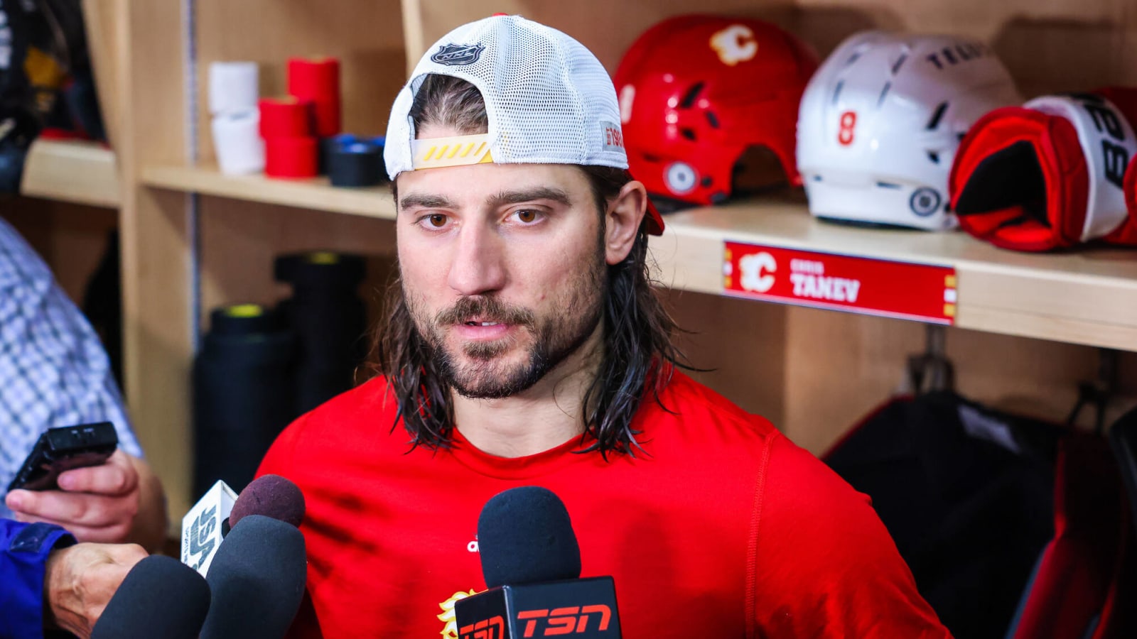 A Chris Tanev Injury Casts Doubt on Flames’ Trade Plans | Yardbarker