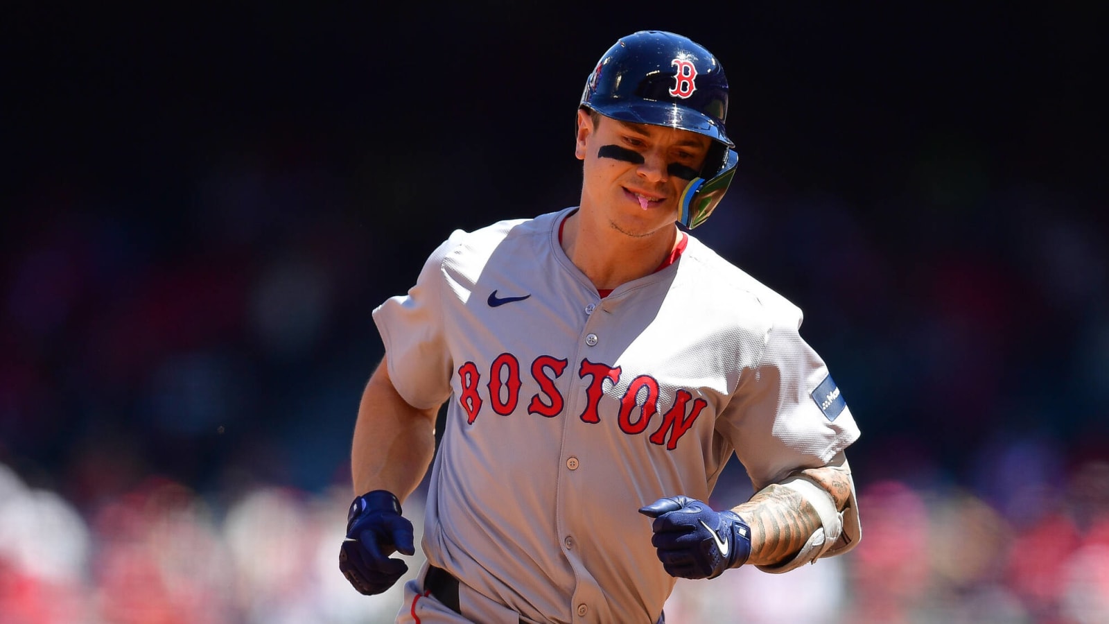 Red Sox outfielder left bloody after brutal outfield collision | Yardbarker