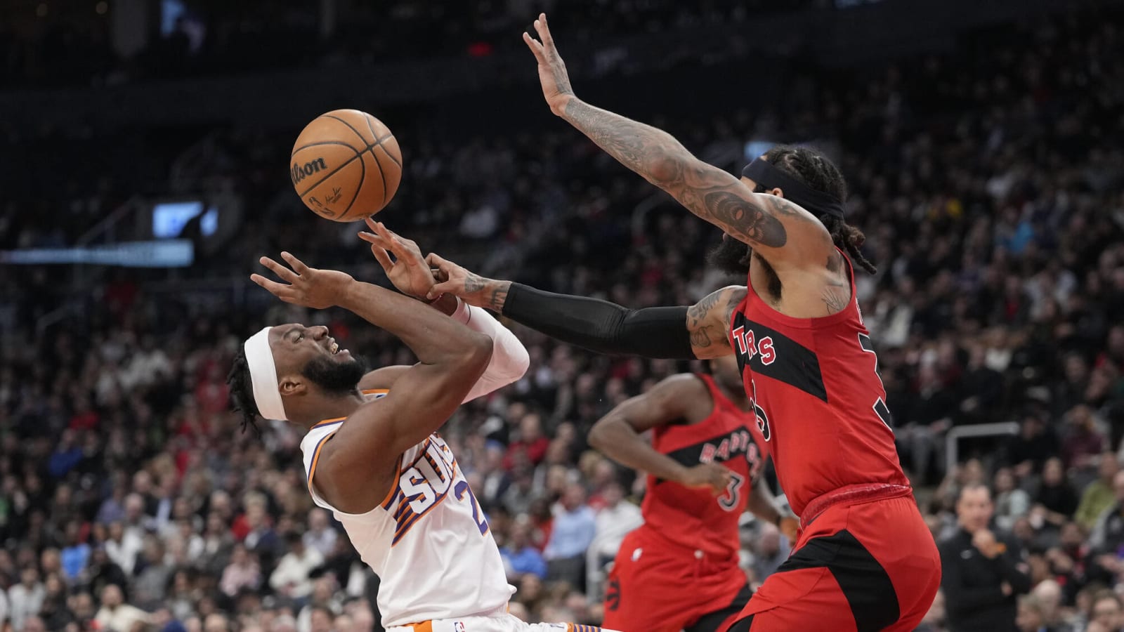 Suns battle shooting woes in 1st half, trail Raptors by 7 | Yardbarker