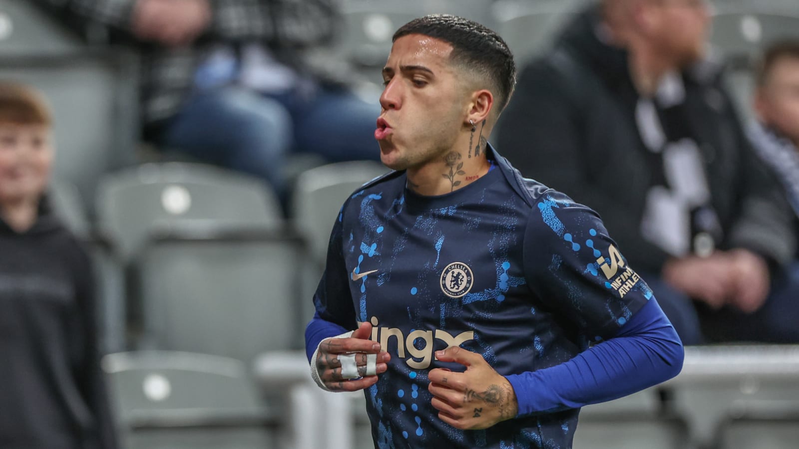 Jason Cundy names the Chelsea player who 'has got a real problem right ...