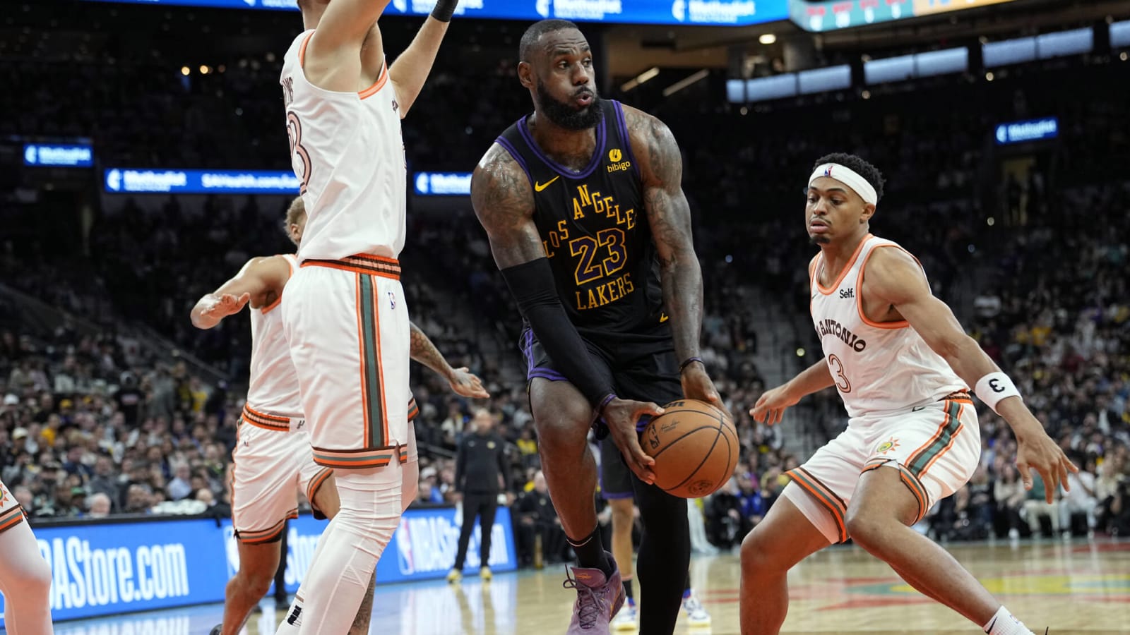 Lakers Fans Are Shocked After Blowout Loss Ends Spurs’ Streak | Yardbarker