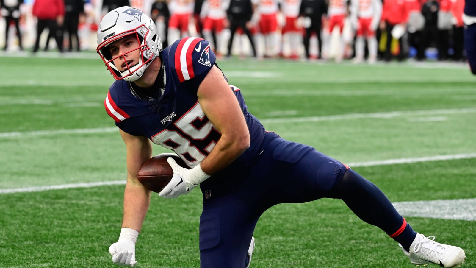 Patriots Re-Signing TE Hunter Henry To Three-Year Deal | Yardbarker