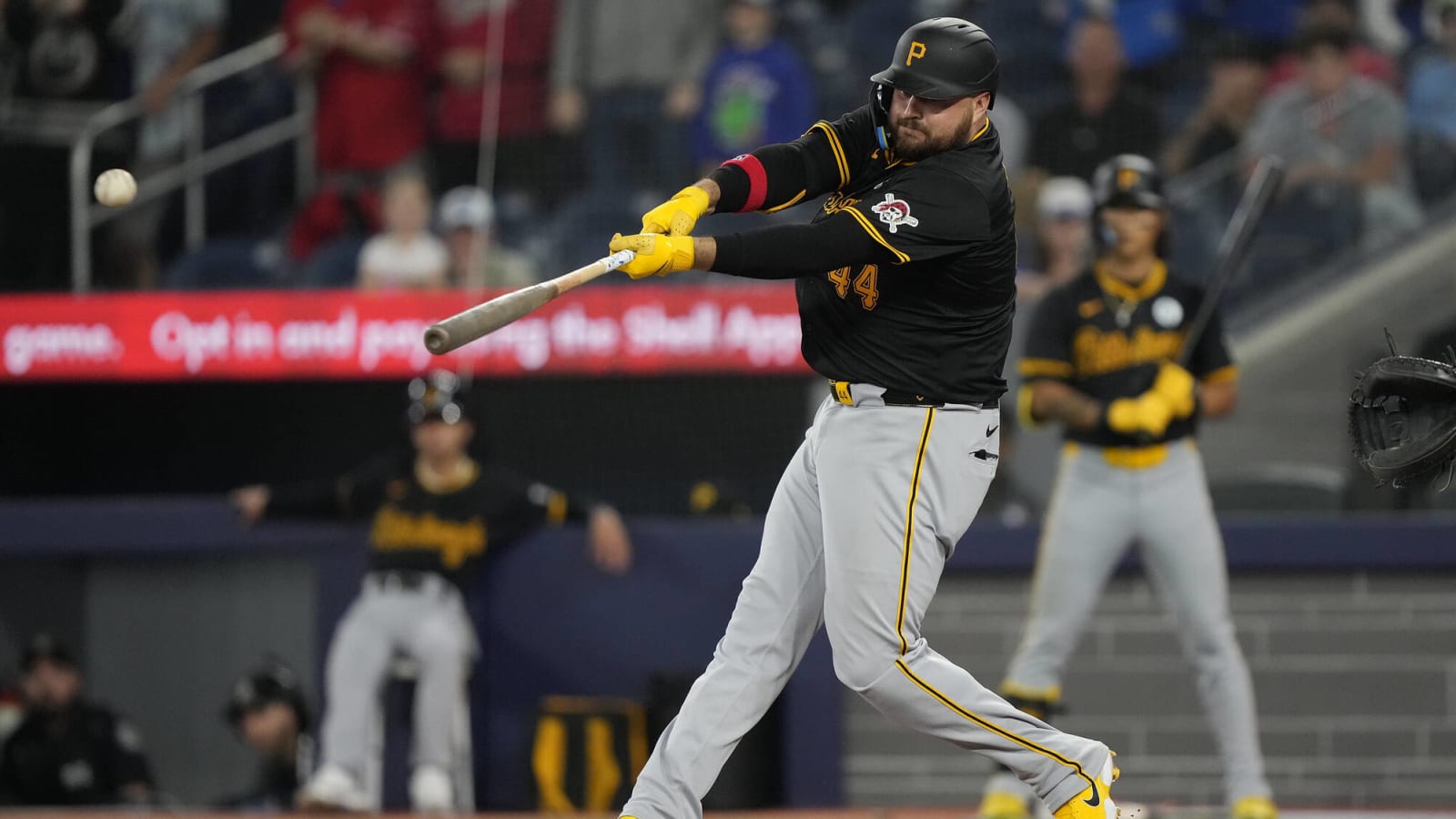 Rowdy Tellez Homers, Drives in 3 Runs in Pirates’ Win Over Twins ...
