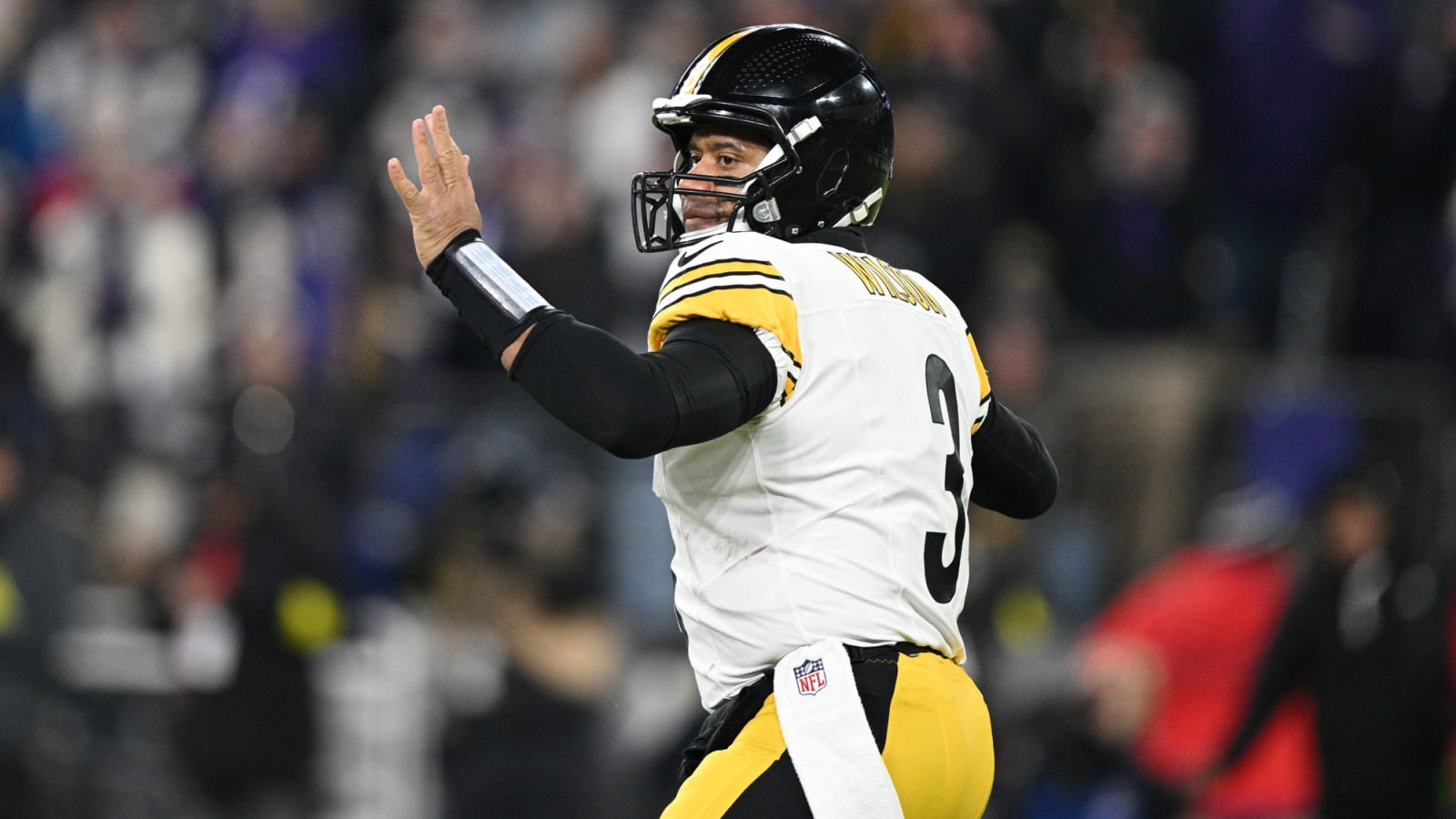 Russell Wilson Shuts Down Rumors Claiming Poor Relationship With Arthur ...