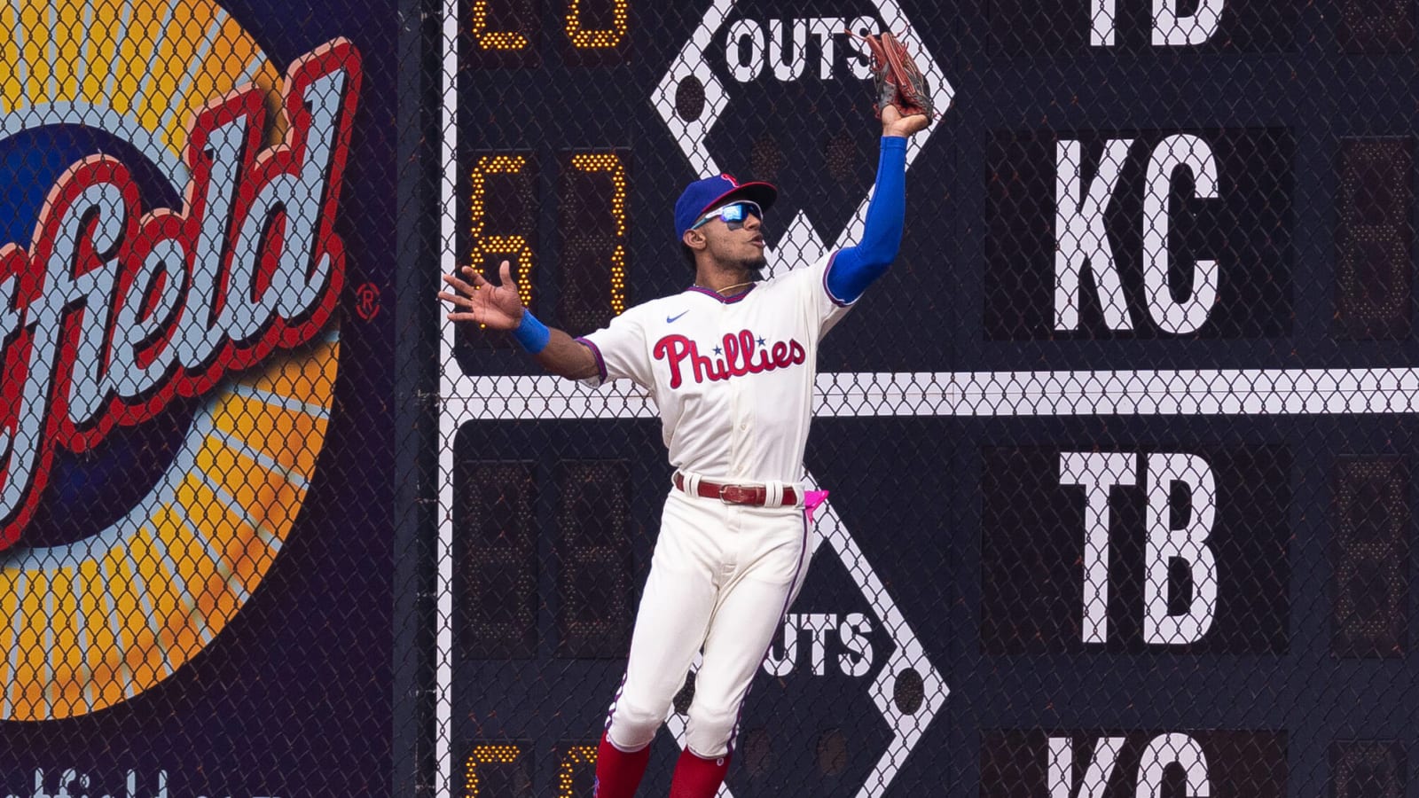 Watch: Debuting Phillies prospect makes incredible catch on first ball ...