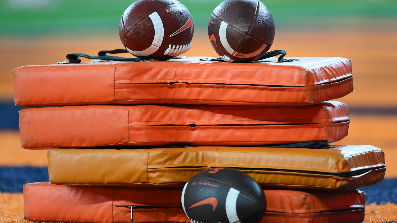 Dartmouth to honor pioneering late coach Buddy Teevens | Yardbarker