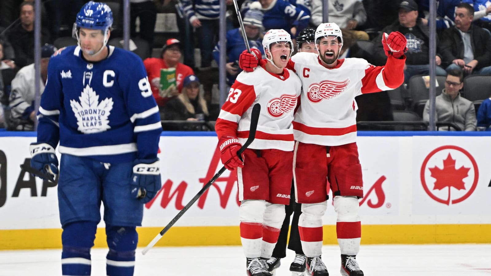 Maple Leafs drop their third consecutive game in a 4-2 loss to the Red ...